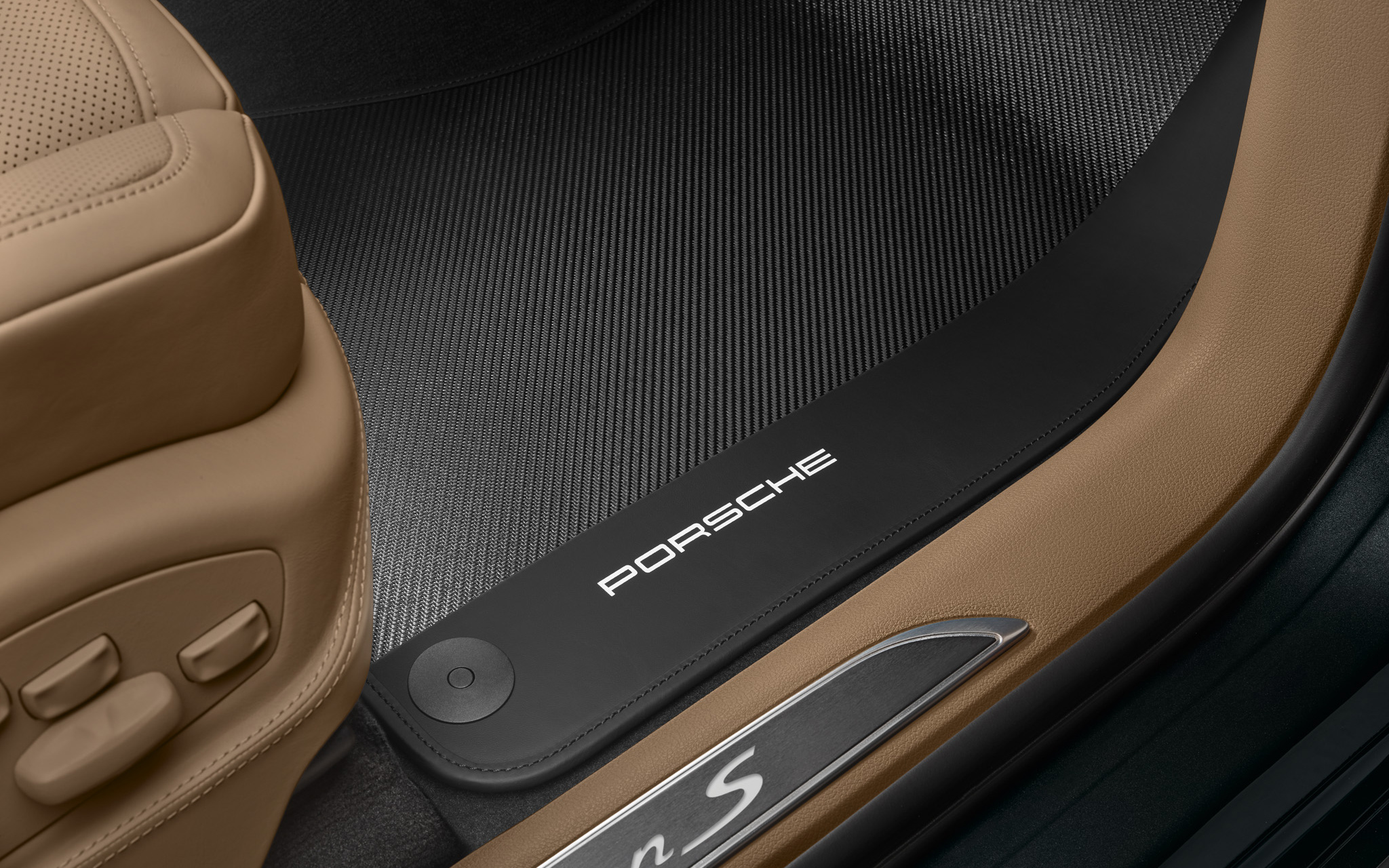 Macan Carbon Floor Mats With Leather Edging RACCAR Automotive