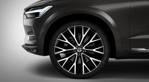 Volvo Complete wheels, Summer Tires 22" 10-Open Spoke Black Diamond Cut ...