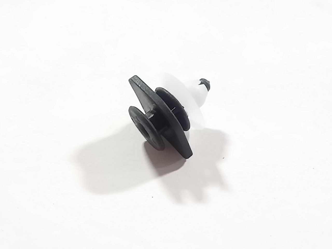 Volvo Genuine Rocker Molding Clip, Set of 7 - 30640643: RACCAR Automotive
