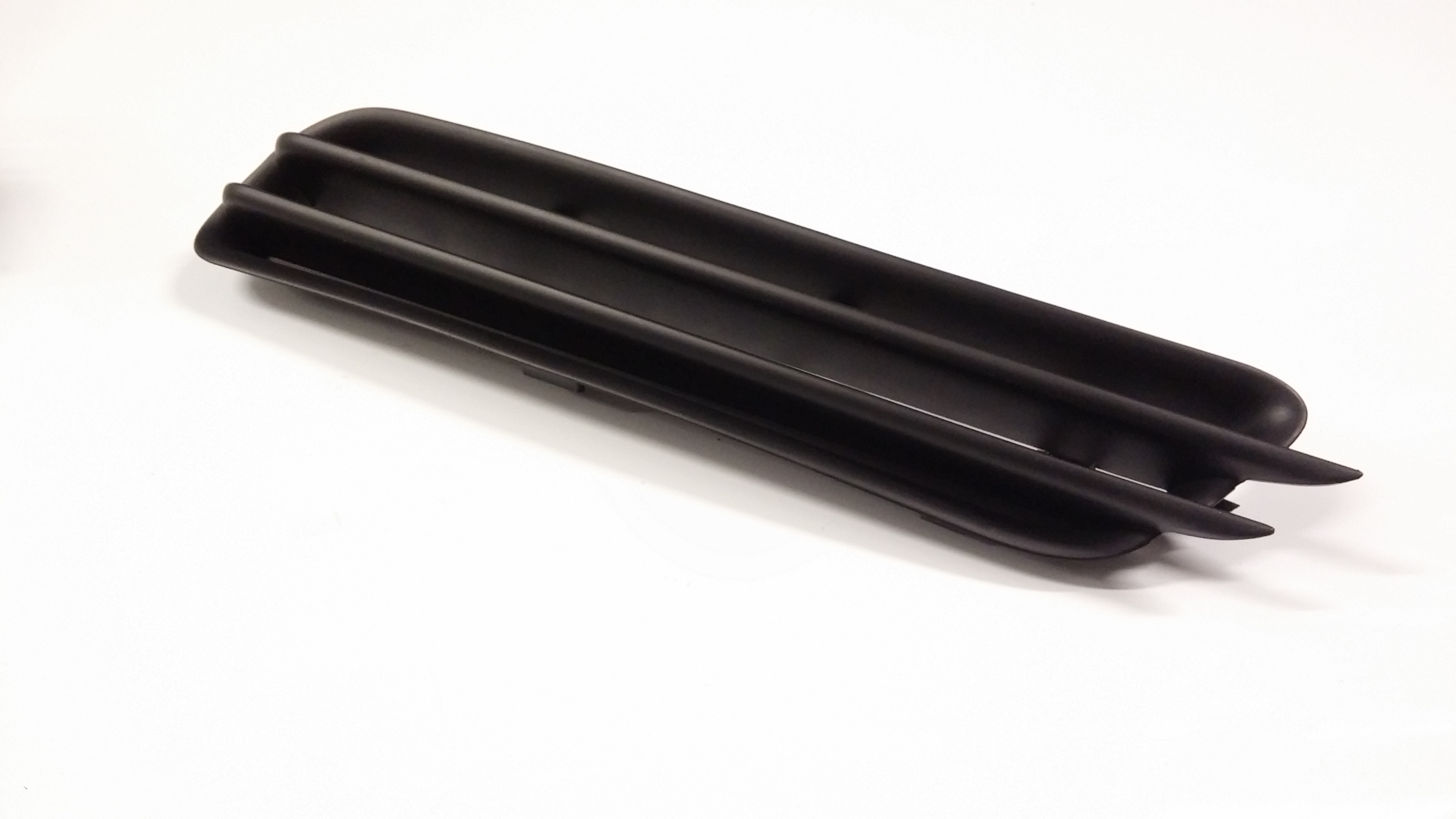 Volvo Front Bumper Grill Insert, Left w/o Foglight - 9151511: RACCAR ...
